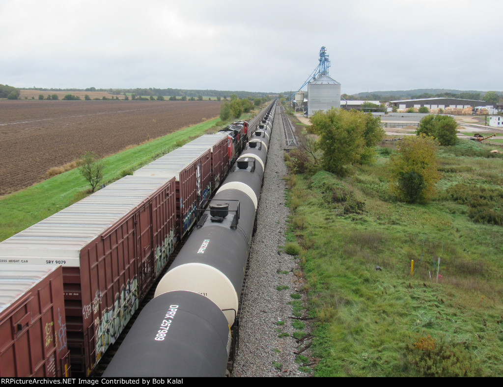 CN 2854 3110 Heading East